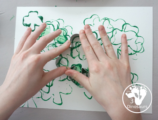 Clover Stamping Painting For Saint Patrick’s Day – 3 Dinosaurs